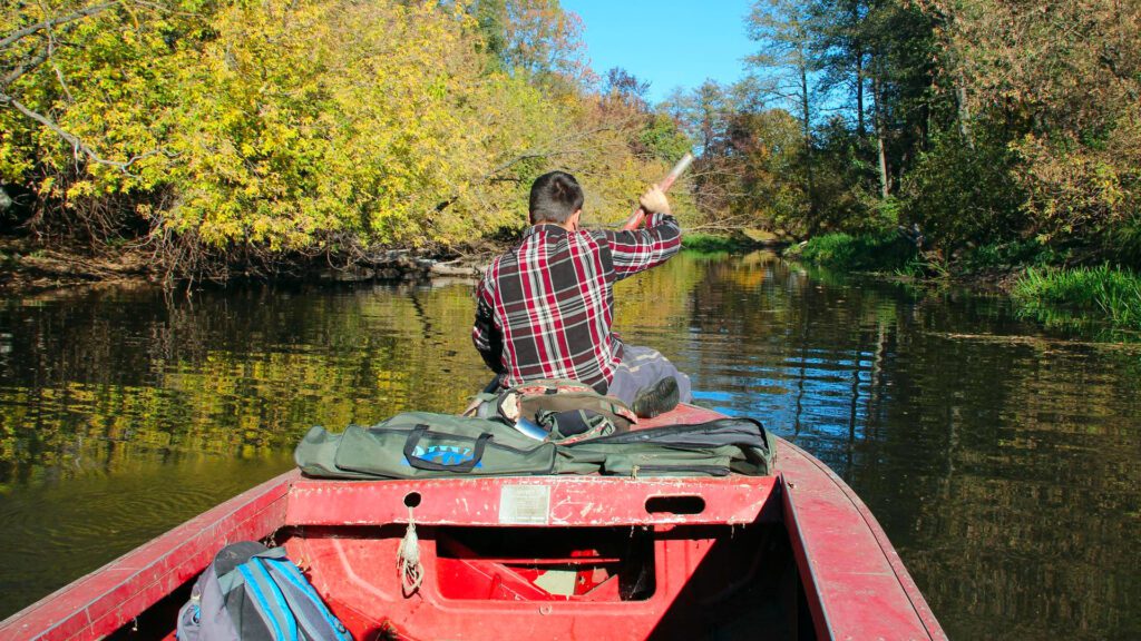 Different Types Of Canoes & Kayaks Explained - Gentlegliders