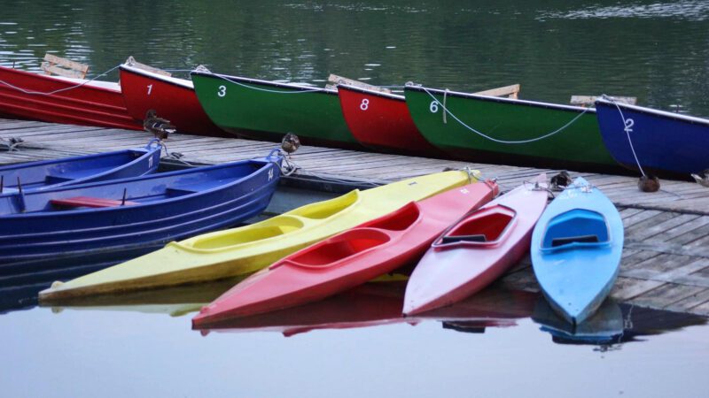 Different Types Of Canoes & Kayaks Explained - Gentlegliders